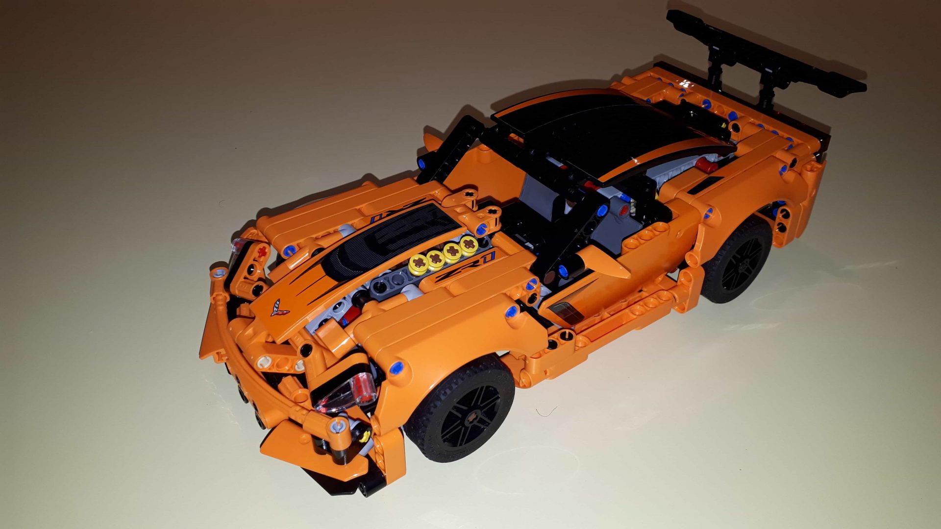 Lego Technic Chevrolet Corvette ZR1 - The Bricks' Mansion